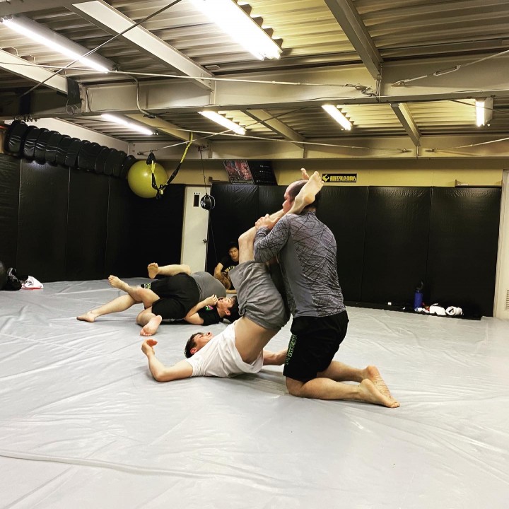 打撃とグラップリング | 総合格闘技／ブラジリアン柔術 BUFFALO-MMAスポーツジム